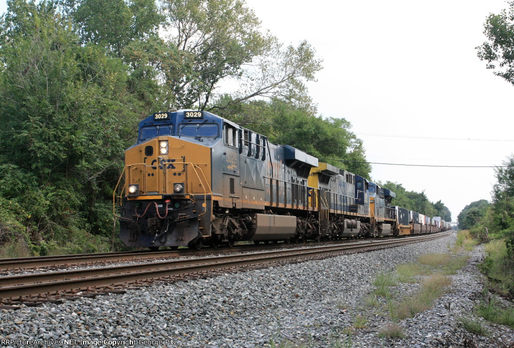 CSX 3029 and train Q033